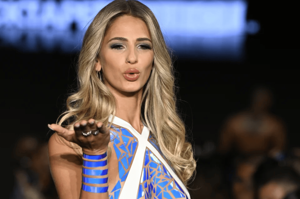 Osado desfile en Miami Beach: las modelos solo llevaban cinta adhesiva ...