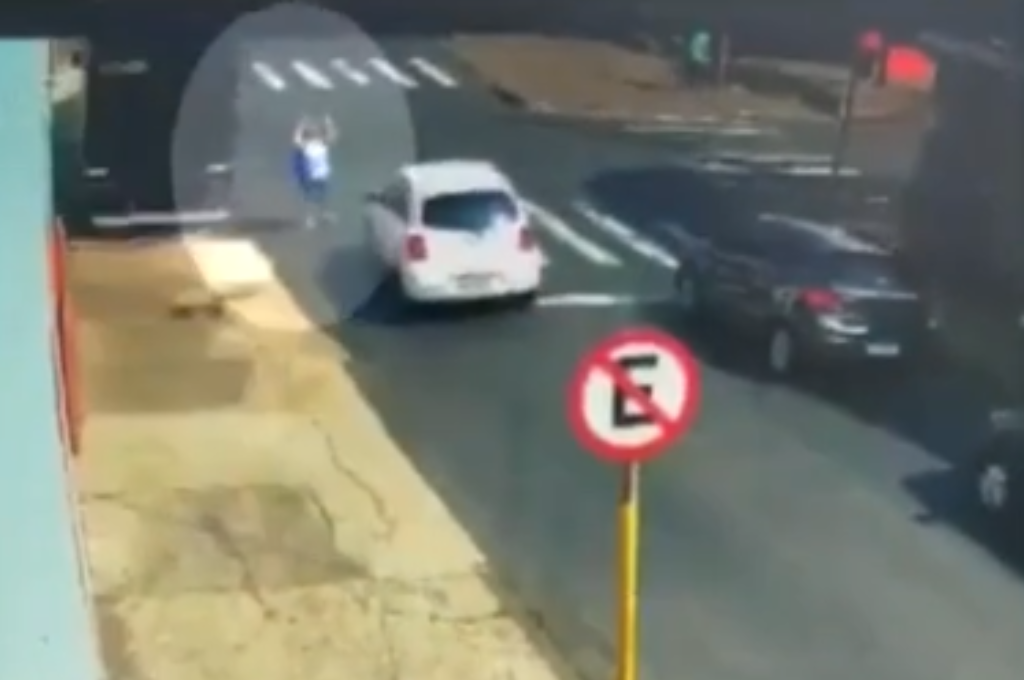Video Un Camión Se Quedó Sin Frenos En Plena Avenida Y Una Mujer Que