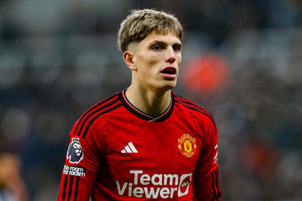 Video: así fue el insólito gol anulado a Garnacho que generó polémica ...